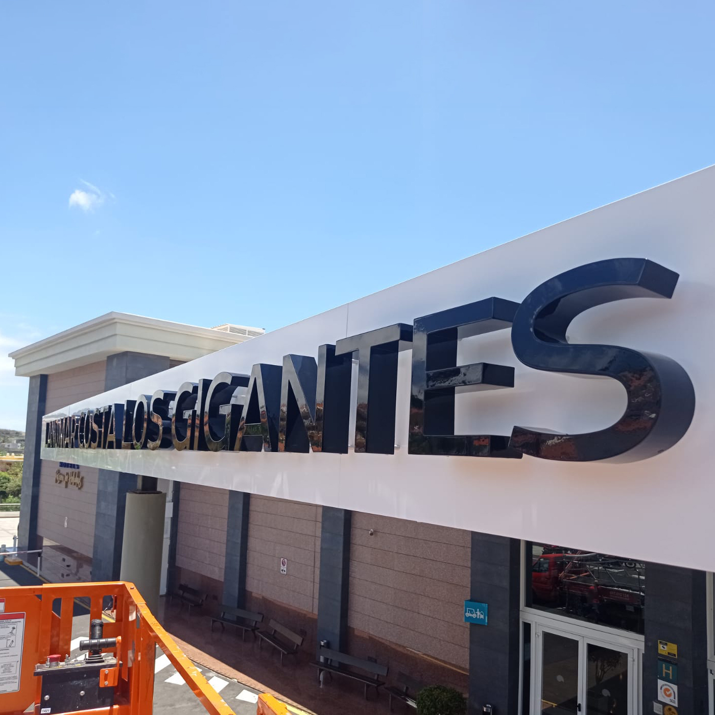 LETRAS CORPÓREAS - HOTEL LANDMAR - COSTA DE LOS GIGANTES - Bobet Canarias