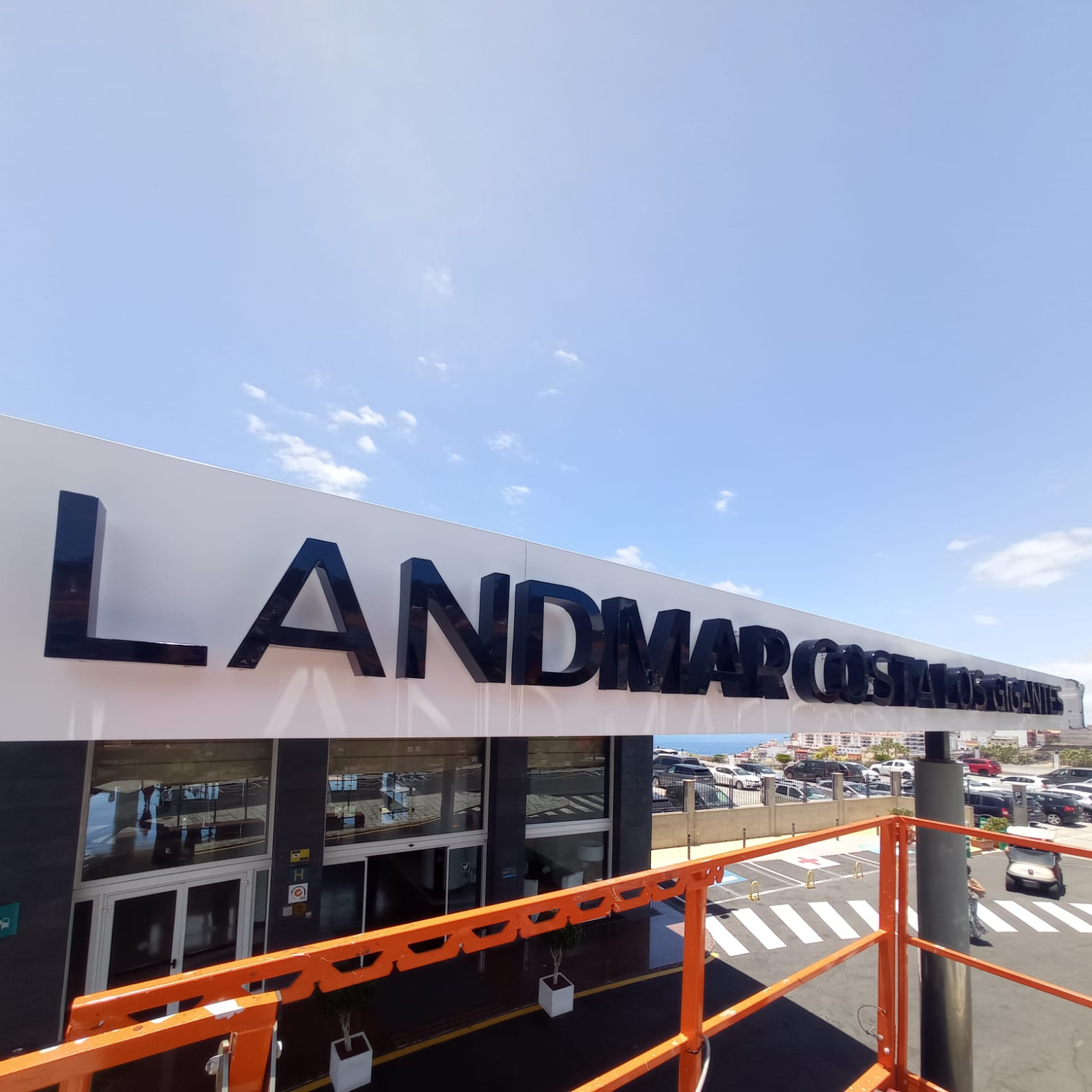 LETRAS CORPÓREAS - HOTEL LANDMAR - COSTA DE LOS GIGANTES - Bobet Canarias