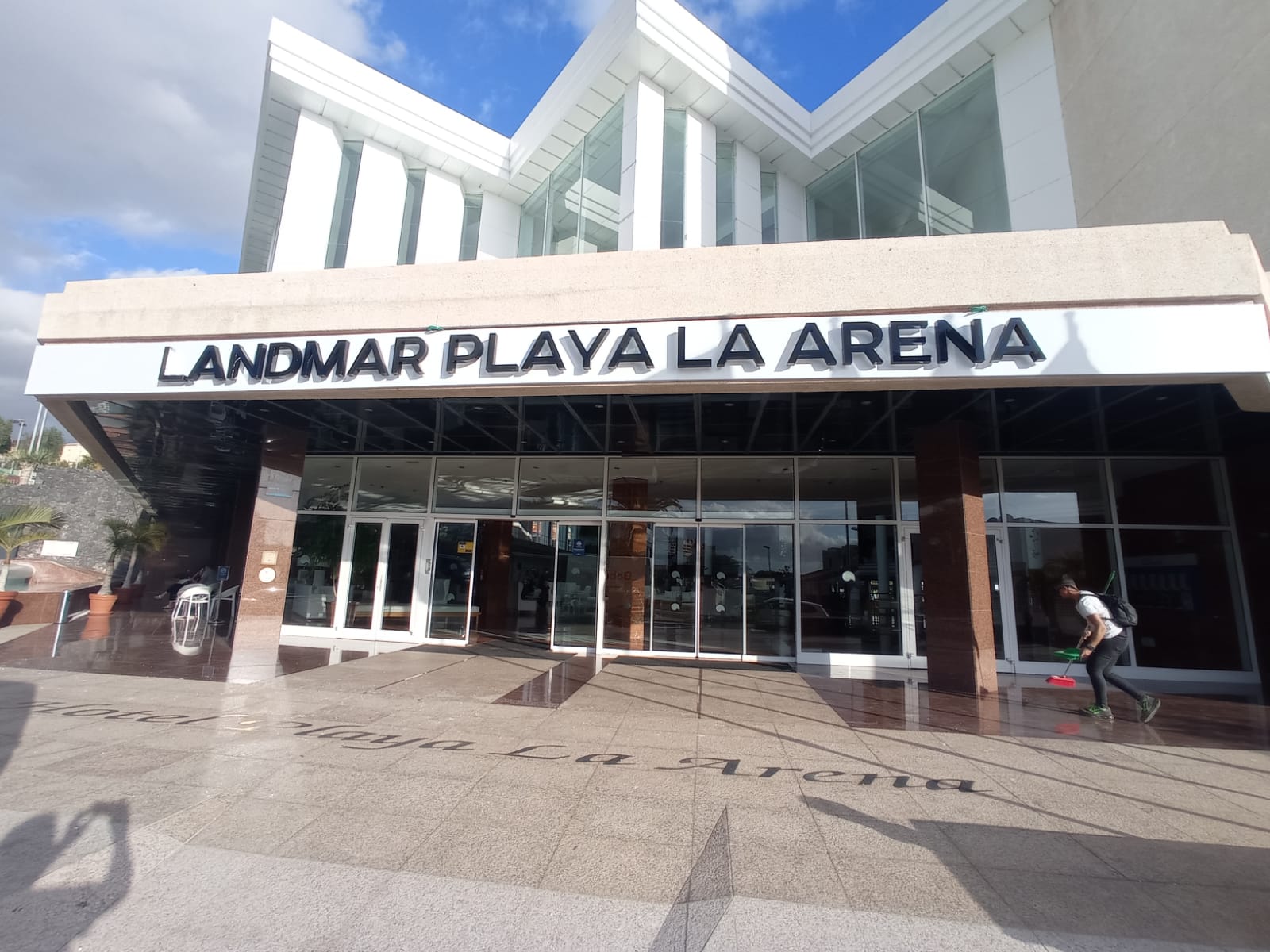 LETRAS CORPÓREAS - HOTEL LANDMAR - PLAYA LA ARENA - Bobet Canarias