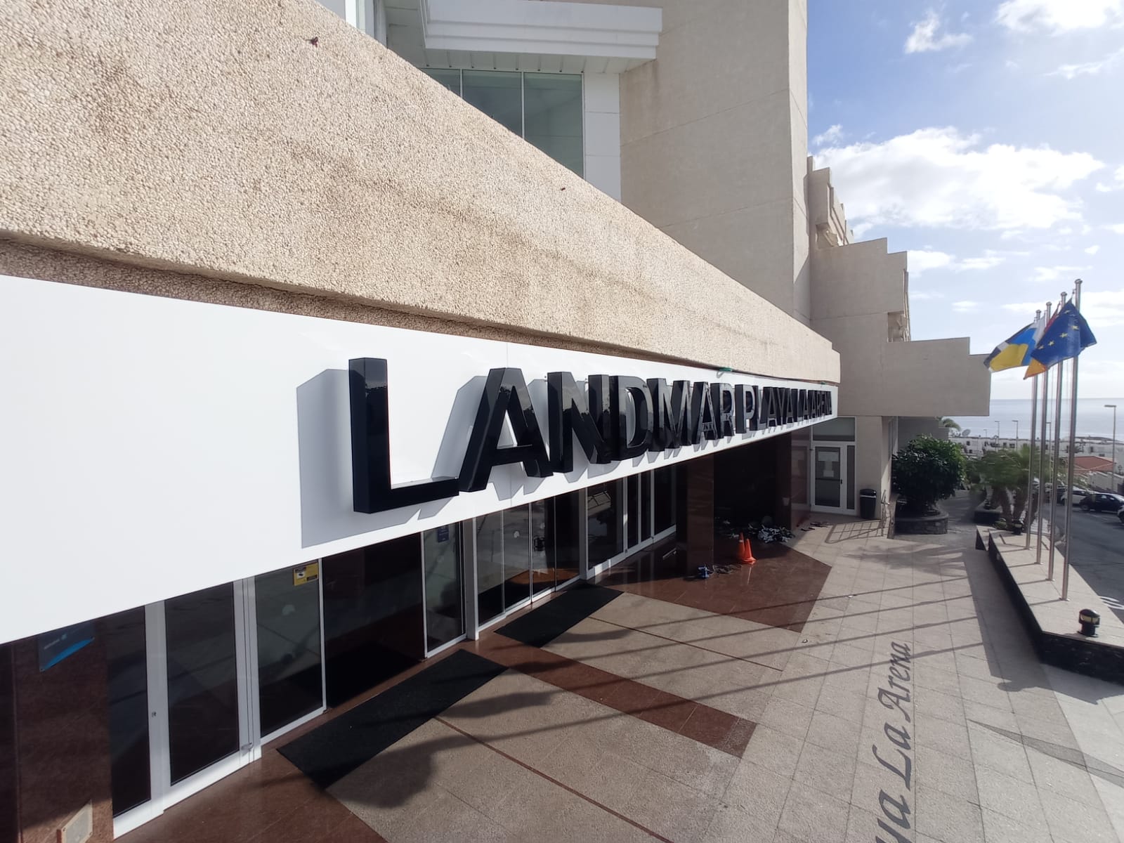 LETRAS CORPÓREAS - HOTEL LANDMAR - PLAYA LA ARENA - Bobet Canarias
