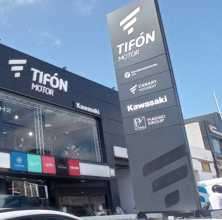 TÓTEM PUBLICITARIO EXTERIOR - TIFÓN MOTOR - GRAN CANARIA - Bobet Canarias